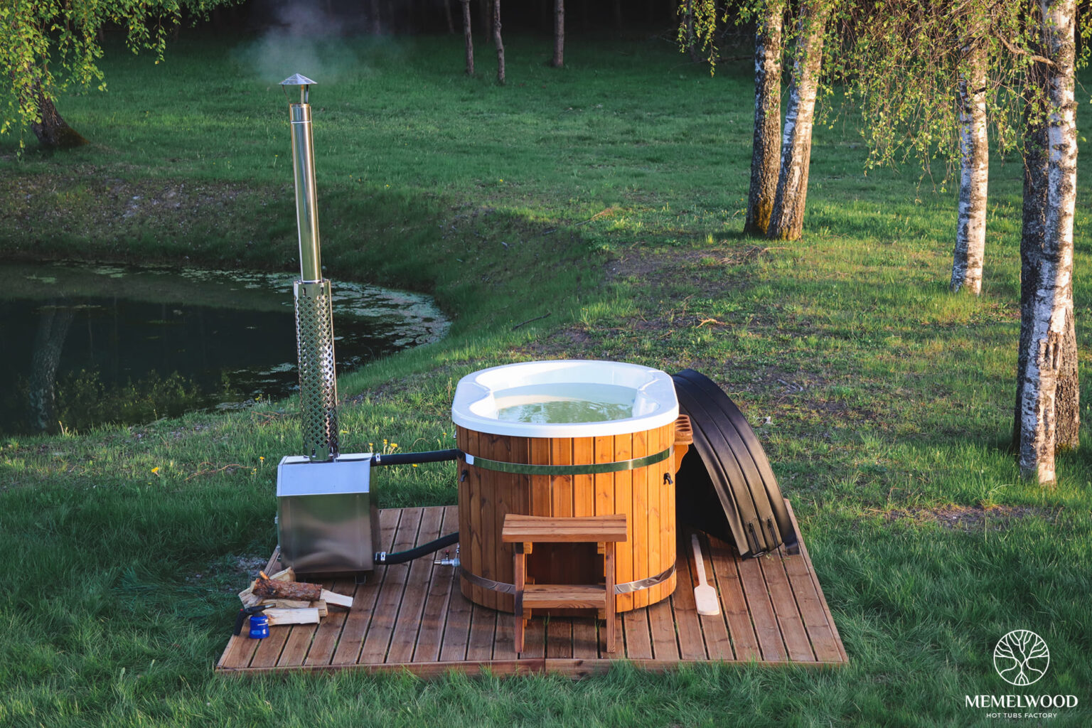 Acrylic ofuro bath with external heater